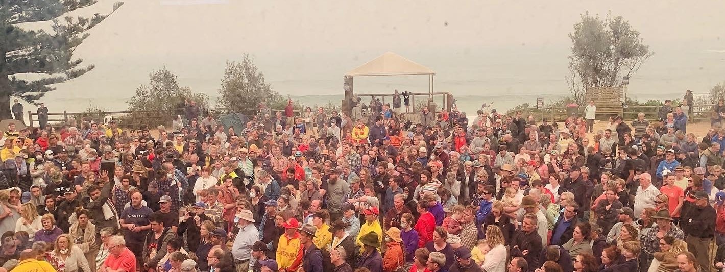 Thousands Seek Shelter from Bushfires at Surf Club Evacuation Centres ...